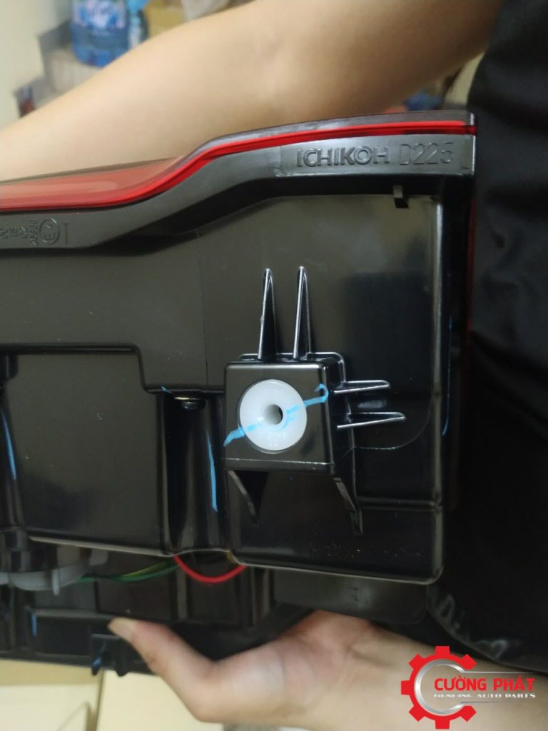 Đèn hậu LED Mitsubishi Triton 2019-2022 8330B213, 8330B214