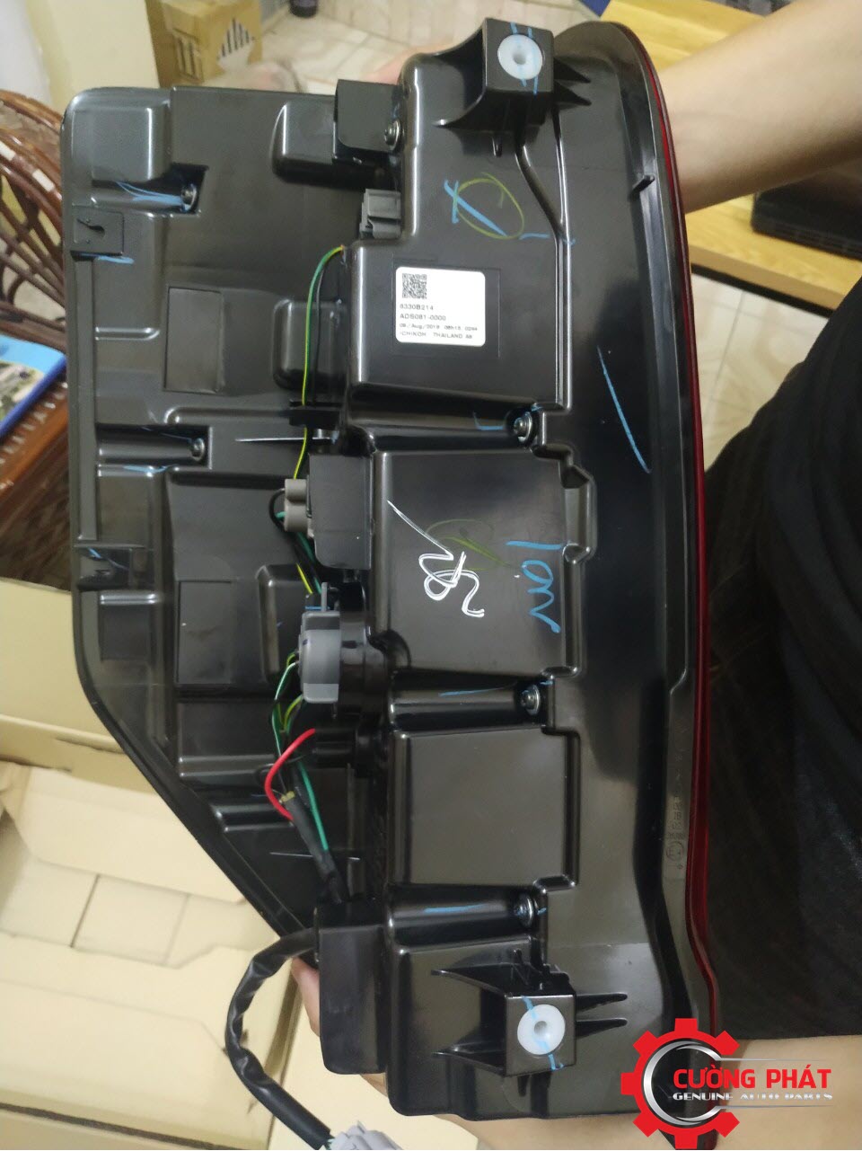 Đèn hậu LED Mitsubishi Triton 2019-2022 8330B213, 8330B214