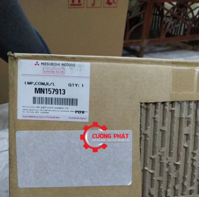 Đèn hậu Mitsubishi Triton 2009-2014 MN157913, MN157914