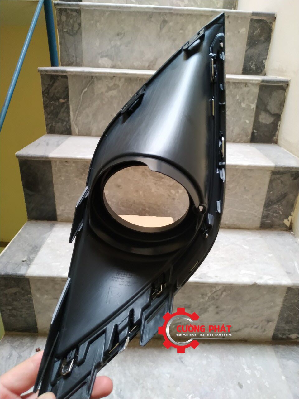 Ốp đèn gầm Mitsubishi Outlander 2018 6400G244, 6400G243