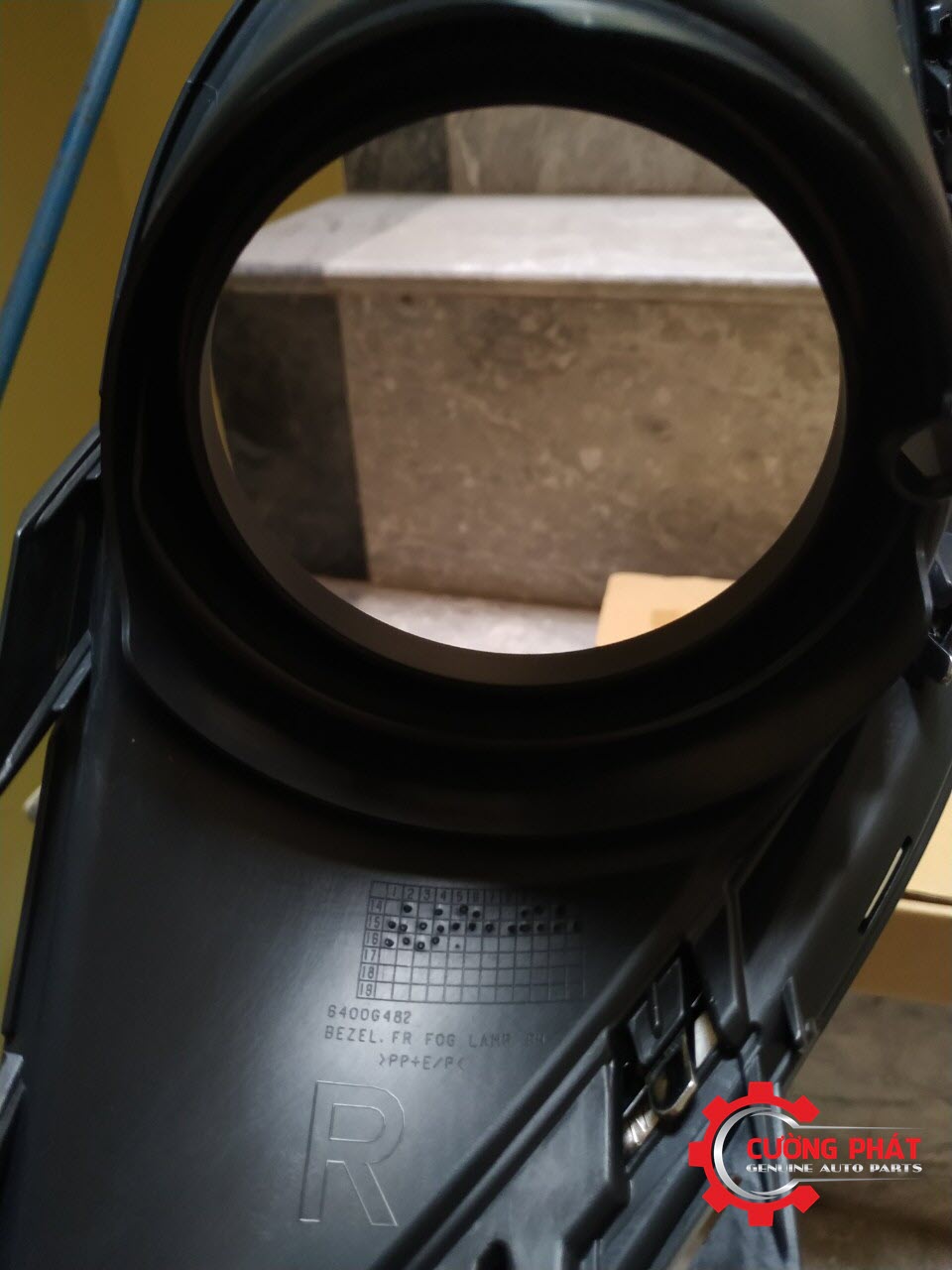 Ốp đèn gầm Mitsubishi Outlander 2018 6400G244, 6400G243