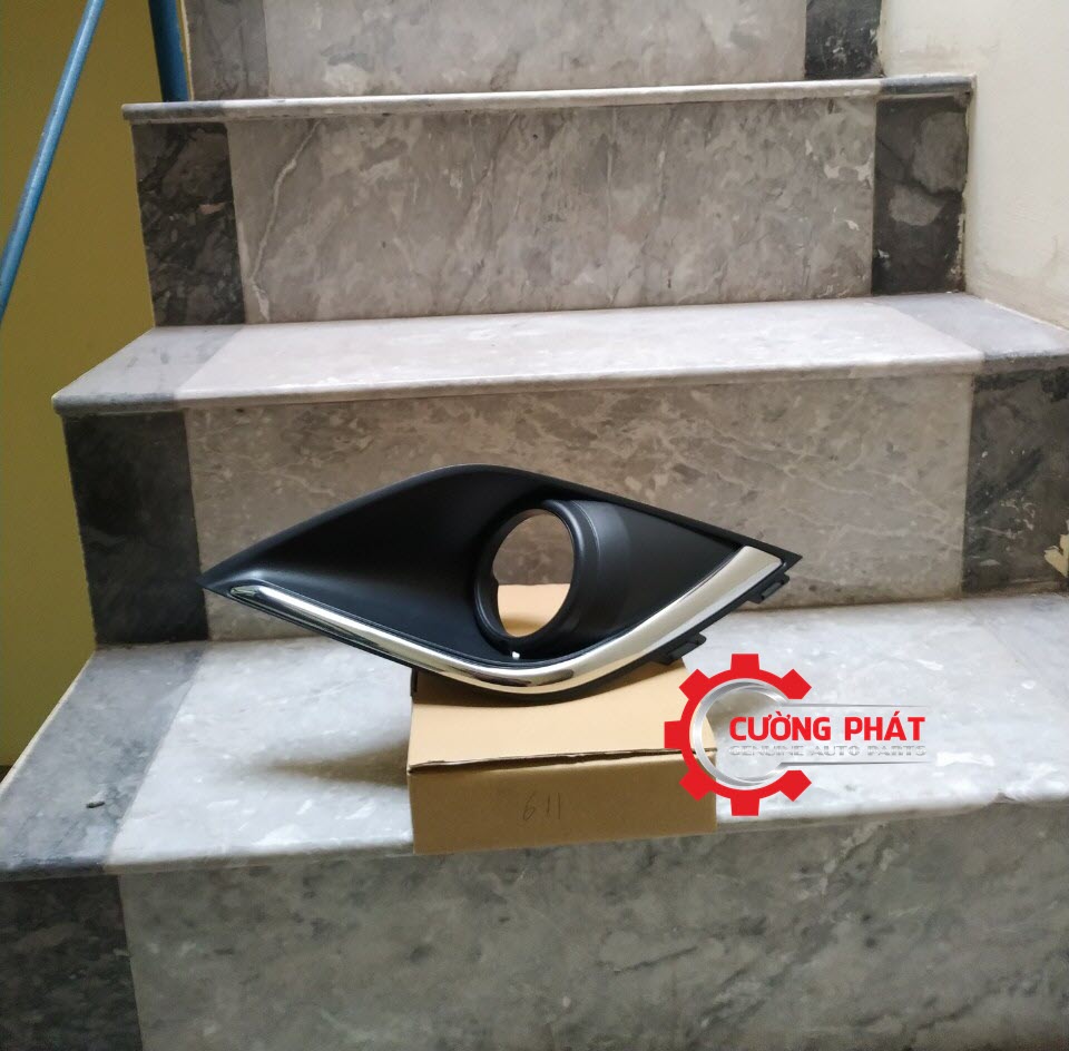 Ốp đèn gầm Mitsubishi Outlander 2018 6400G244, 6400G243