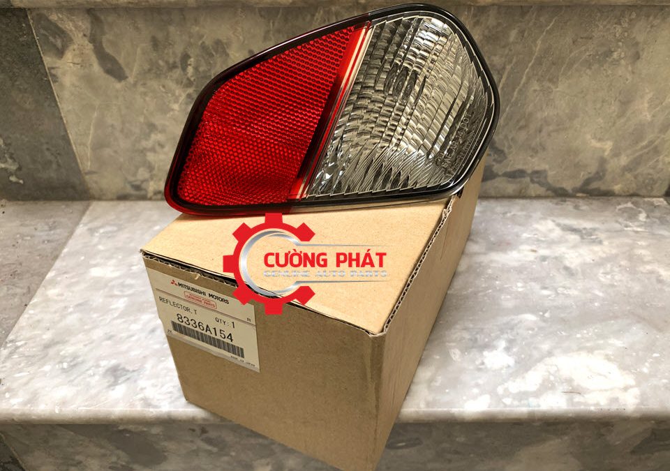 Đèn báo lùi của Mitsubishi Outlander có 2 màu khác biệt » Cường Phát