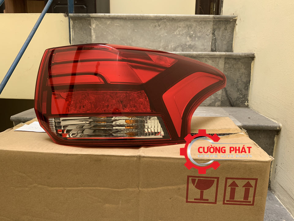 Đèn hậu ngoài Mitsubishi Outlander 2017-2025 (Đèn lái sau)