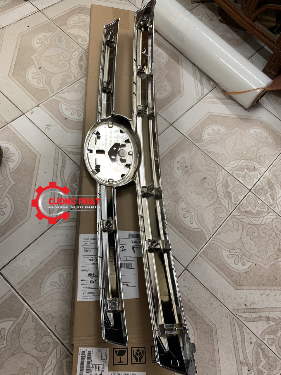 Mặt ca lăng mạ chì Toyota Rush 2018 53121BZ470 (Mặt ga lăng)