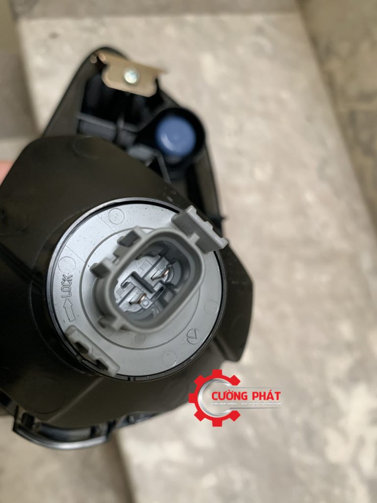 Đèn báo lùi của Mitsubishi Outlander có 2 màu khác biệt » Cường Phát