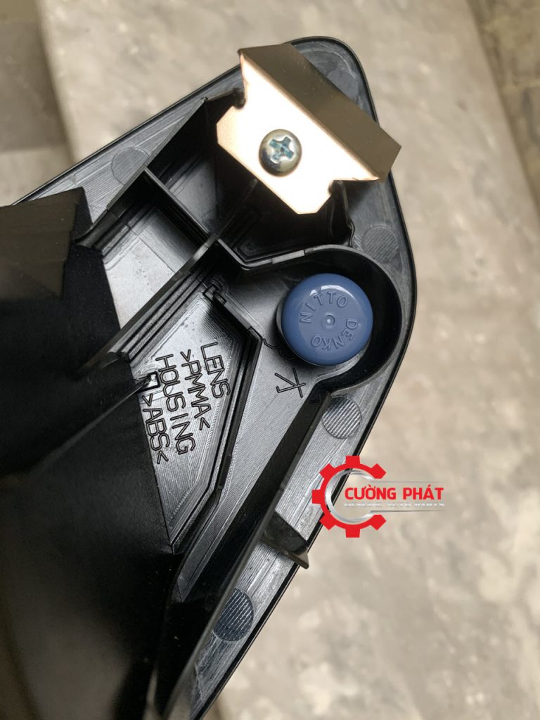 Đèn báo lùi của Mitsubishi Outlander có 2 màu khác biệt » Cường Phát