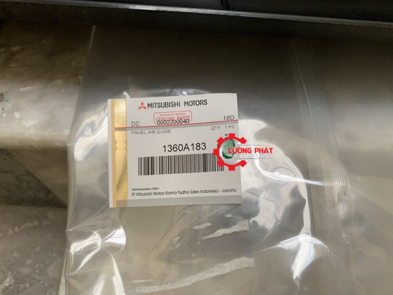 Hướng gió dưới két nước Mitsubishi Xpander 1360A183, 1360A145