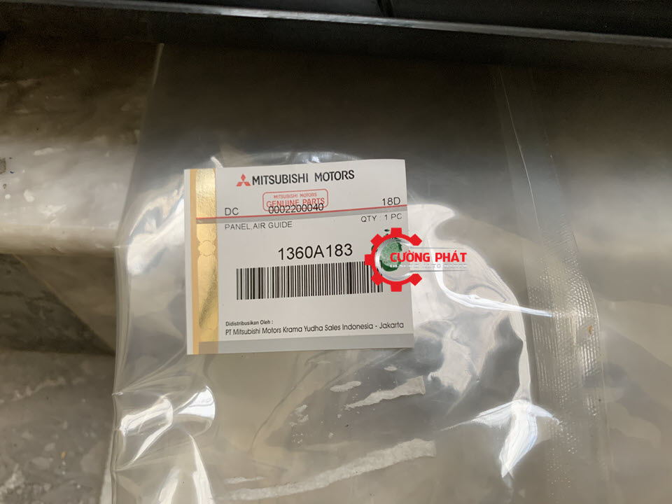 Hướng gió dưới két nước Mitsubishi Xpander 1360A183, 1360A145