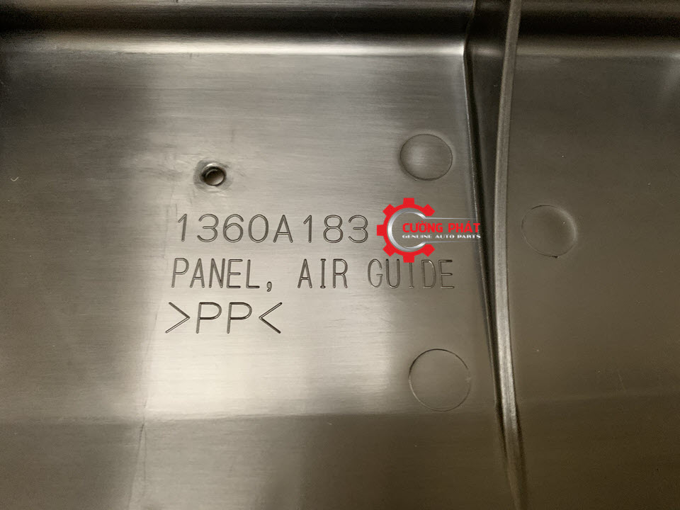 Hướng gió dưới két nước Mitsubishi Xpander 1360A183, 1360A145