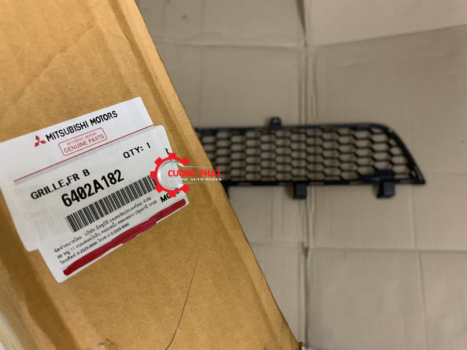 Lưới gió cản trước Mitsubishi Pajero Sport 2010-2016 6402A182