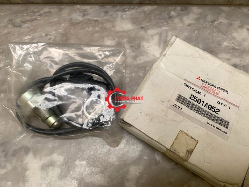Công tắc báo lùi Mitsubishi Triton, Pajero Sport 2501A052
