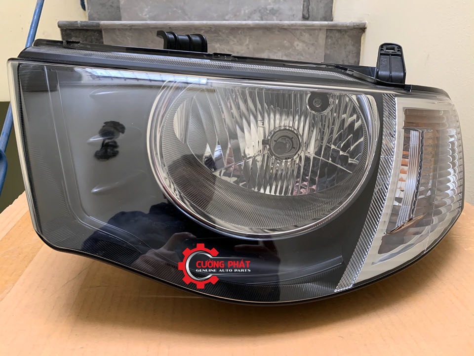 Đèn pha Mitsubishi Triton 2010-2014 8301B473, 8301B474