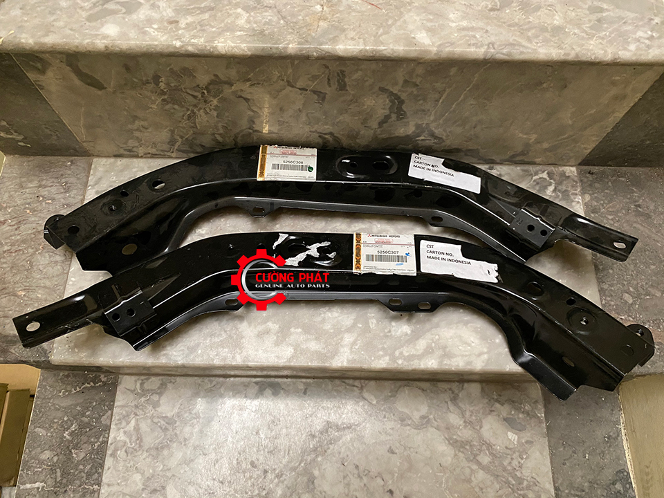 Xương bắt đèn pha Mitsubishi Xpander 5256C308, 5256C307 chính hãng