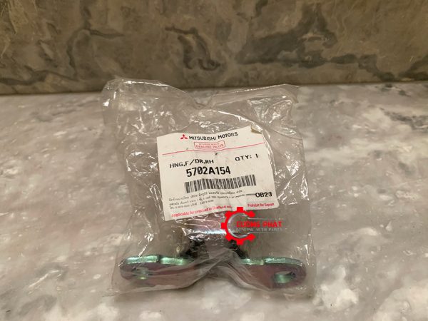 Bản lề cửa trước dưới Mitsubishi Attrage, Mirage 5702A154, 5702A153