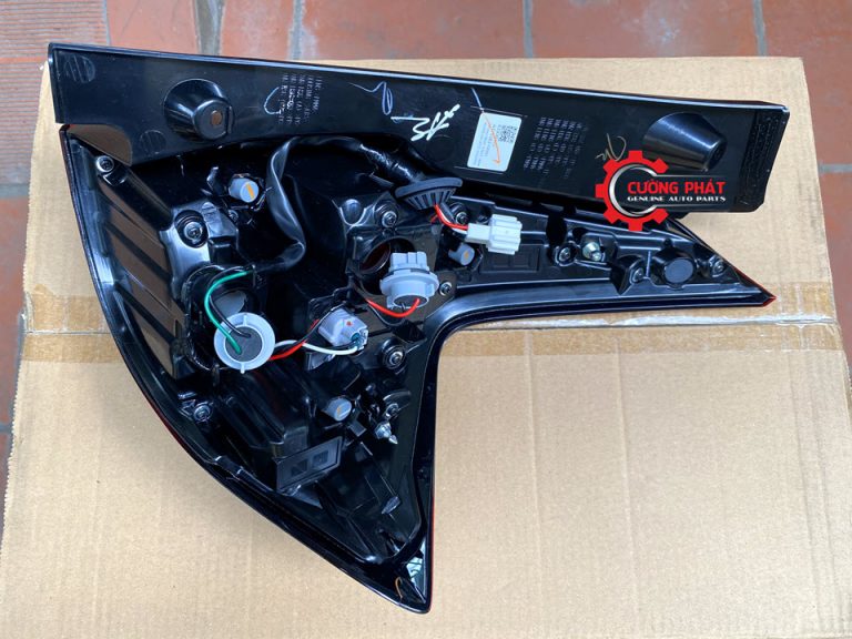 Đèn hậu ngoài Mitsubishi Xpander 2020, Xpander Cross 8330B405