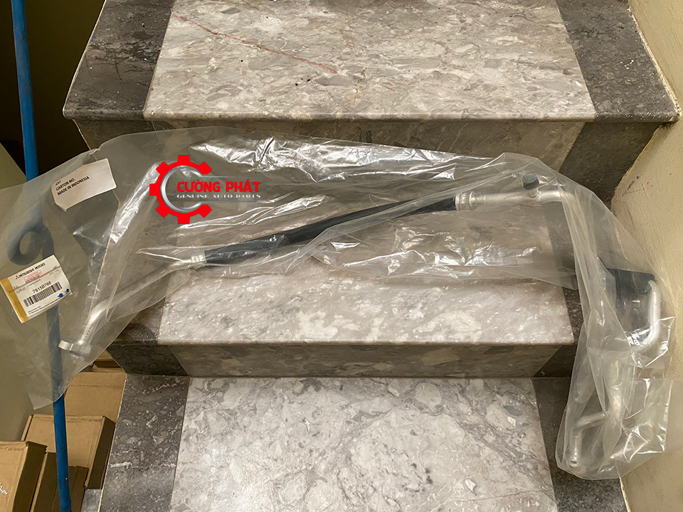 Tuy ô hạ áp điều hòa Mitsubishi Xpander 7815B766 chính hãng