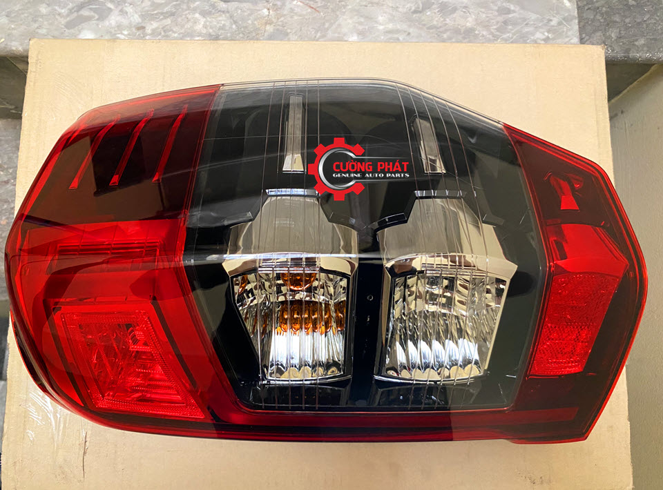 Đèn hậu LED Mitsubishi Triton 2019-2022 8330B213, 8330B214