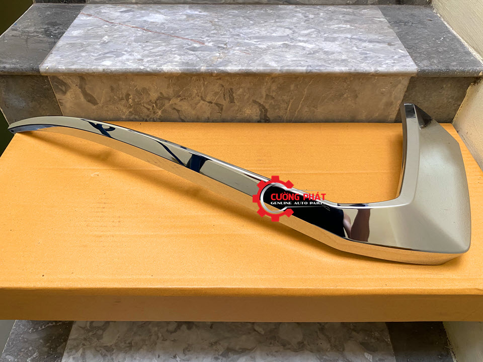 Nẹp mạ cản trước trên Mitsubishi Pajero Sport 2021 6407A355