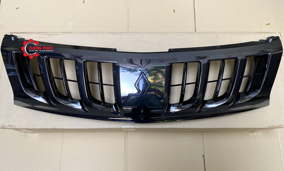 Mặt ca lăng mạ chì Mitsubishi Triton 2015-2018 7450B108