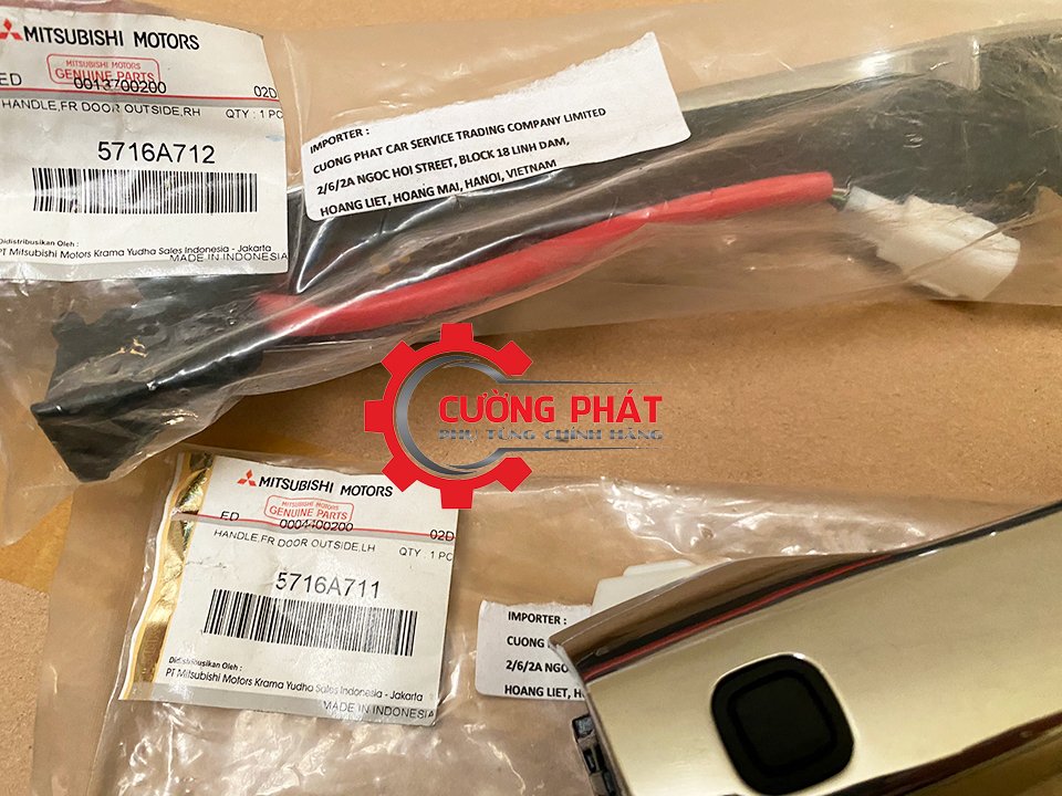 Tay mở cửa ngoài trước Mitsubishi Xpander, Xpander Cross 5716A711