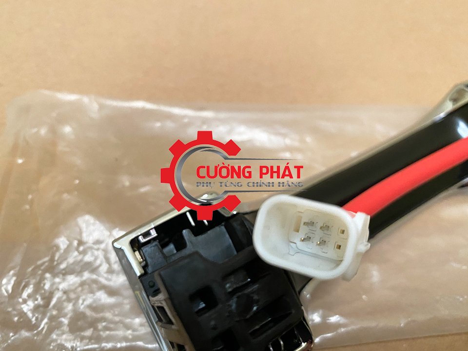 Tay mở cửa ngoài trước Mitsubishi Xpander, Xpander Cross 5716A711