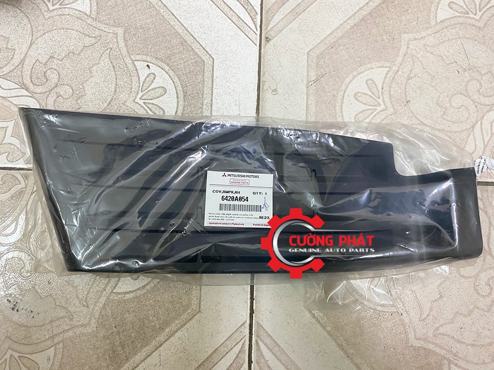 Ốp cản sau Mitsubishi Triton 2019-2024 6420A054, 6420A053
