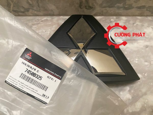 Biểu tượng ga lăng Mitsubishi Pajero Sport 2021-2025 7450B325