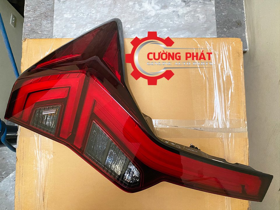 Đèn hậu Mitsubishi Pajero Sport 2021-2025 chính hãng
