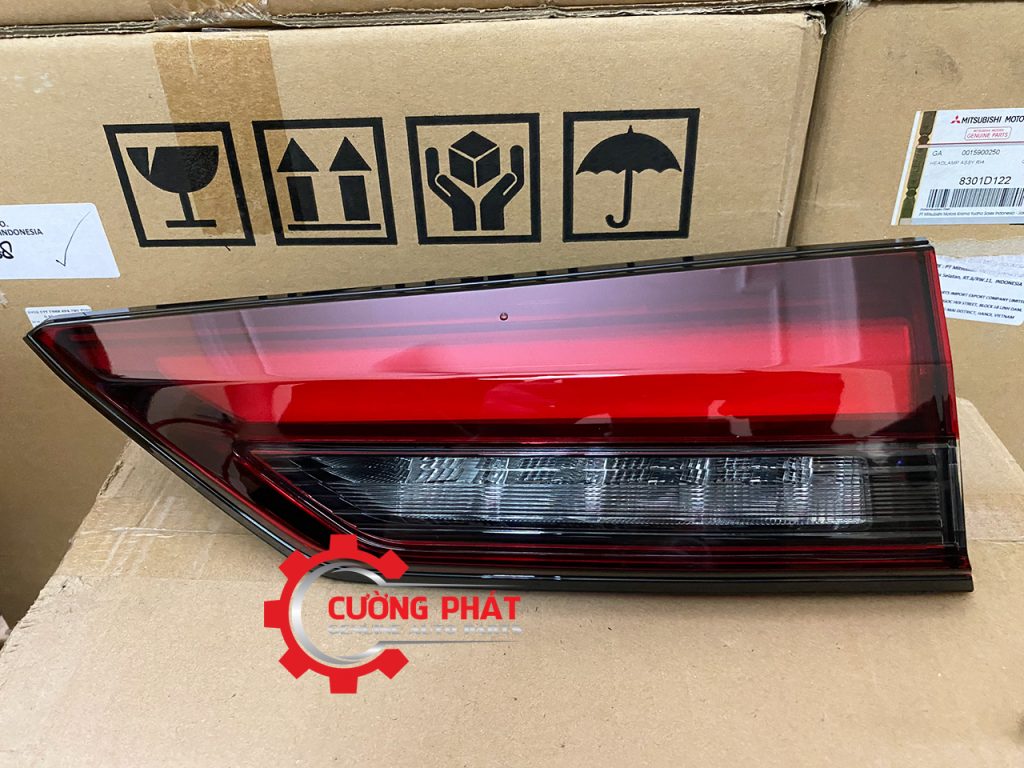 Đèn hậu trong Mitsubishi Xpander 2022 8330B393, 8330B394