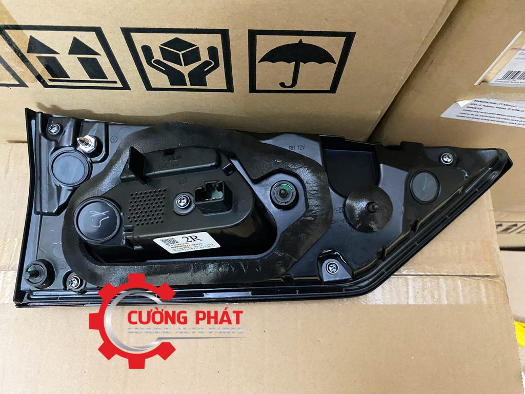 Đèn hậu trong Mitsubishi Xpander 2022 8330B393, 8330B394