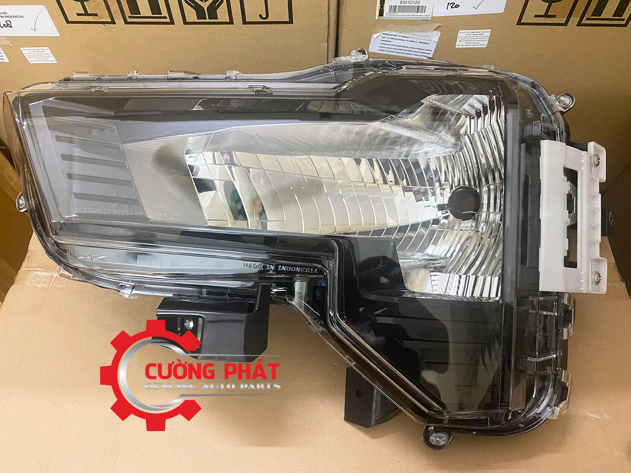 Đèn pha Mitsubishi Xpander Eco 2022-2025 8301D829, 8301D830