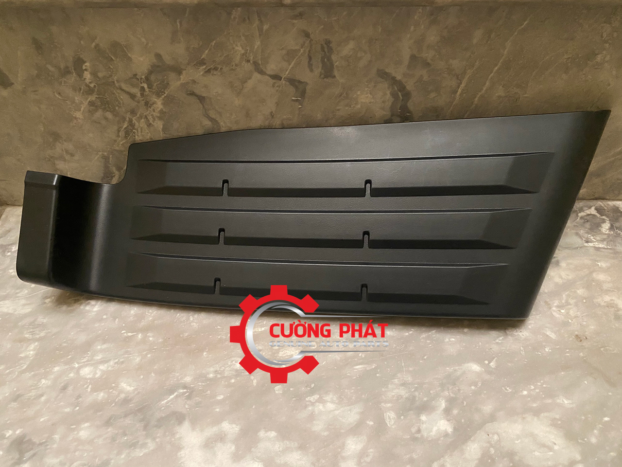 Ốp cản sau Mitsubishi Triton 2019 6420A053, 6420A054
