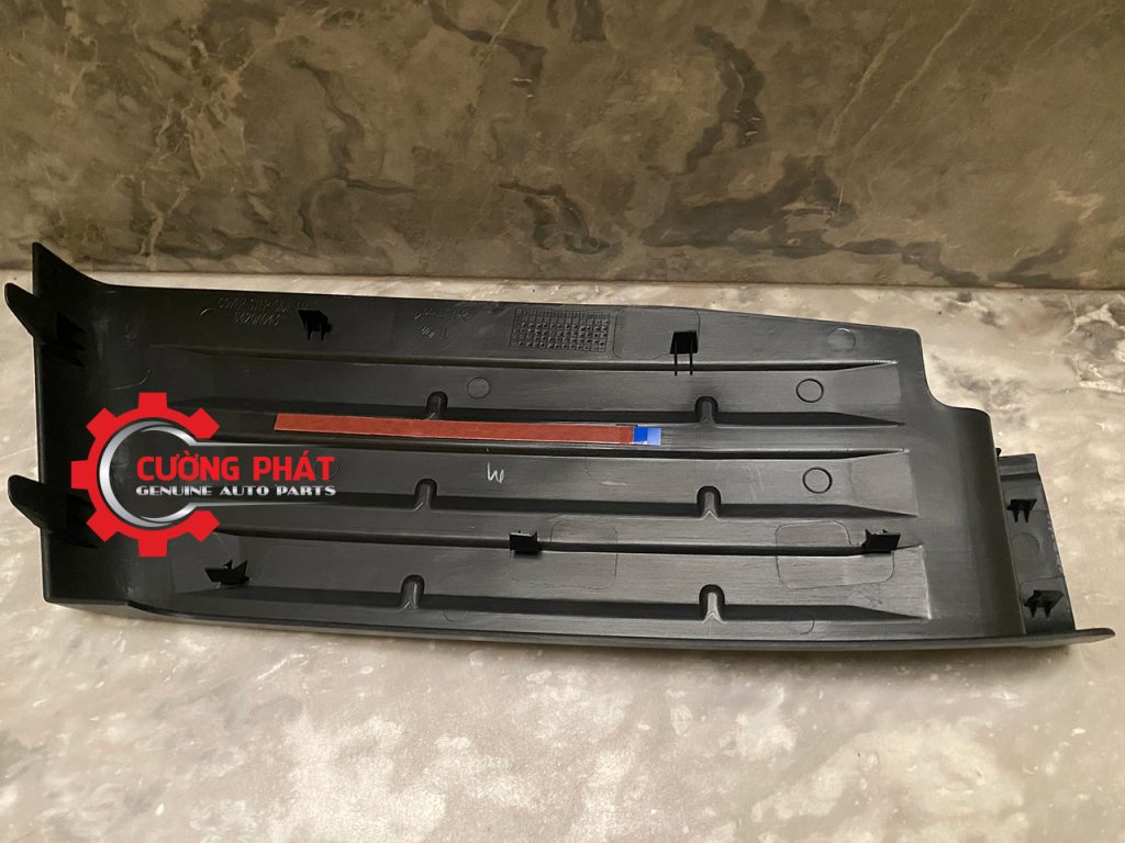 Ốp cản sau Mitsubishi Triton 2019 6420A053, 6420A054