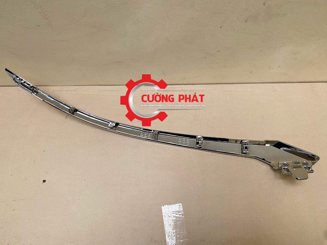 Nẹp mạ cản trước trên Mitsubishi Xpander 2022