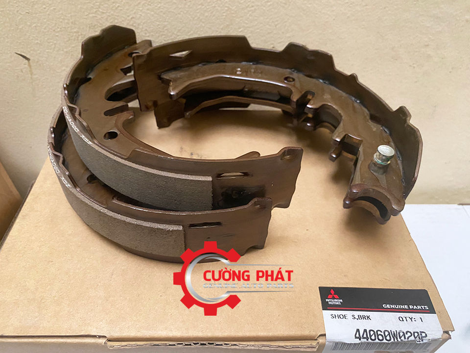 Guốc phanh tay Mitsubishi Pajero Sport 2017 44060W020P