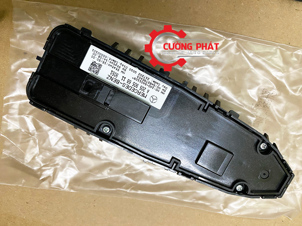 Công tắc tổng lên kính Mercedes-Benz C200 2020 chính hãng