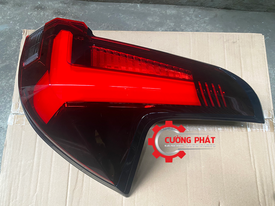 Đèn hậu ngoài Mitsubishi Xpander 2022-2025 8330B396, 8330B395