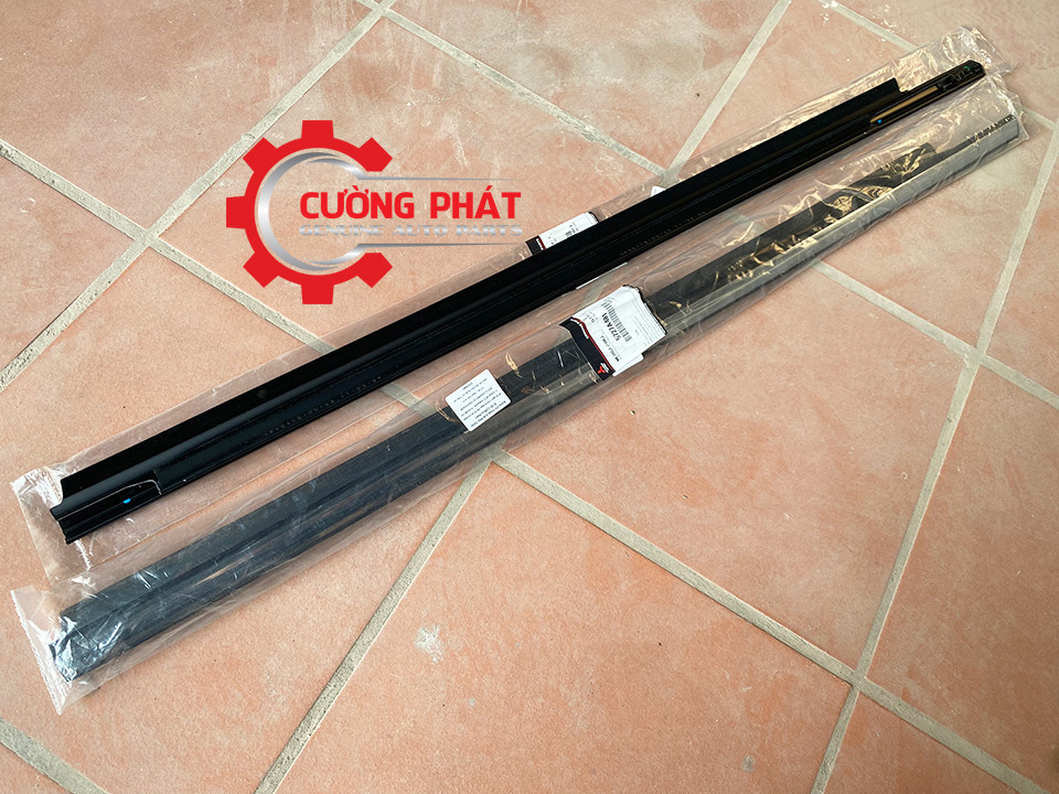 Nẹp chân kính ngoài Mitsubishi Pajero Sport 2018-2025