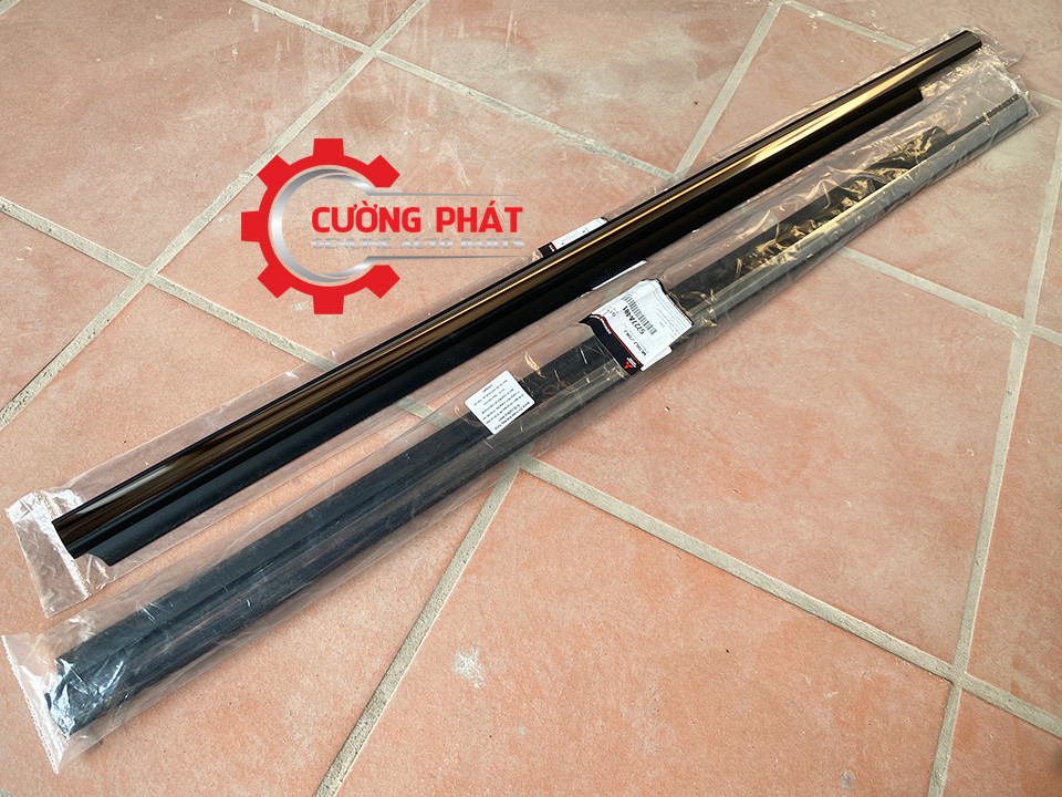 Nẹp chân kính ngoài Mitsubishi Pajero Sport 2018-2025