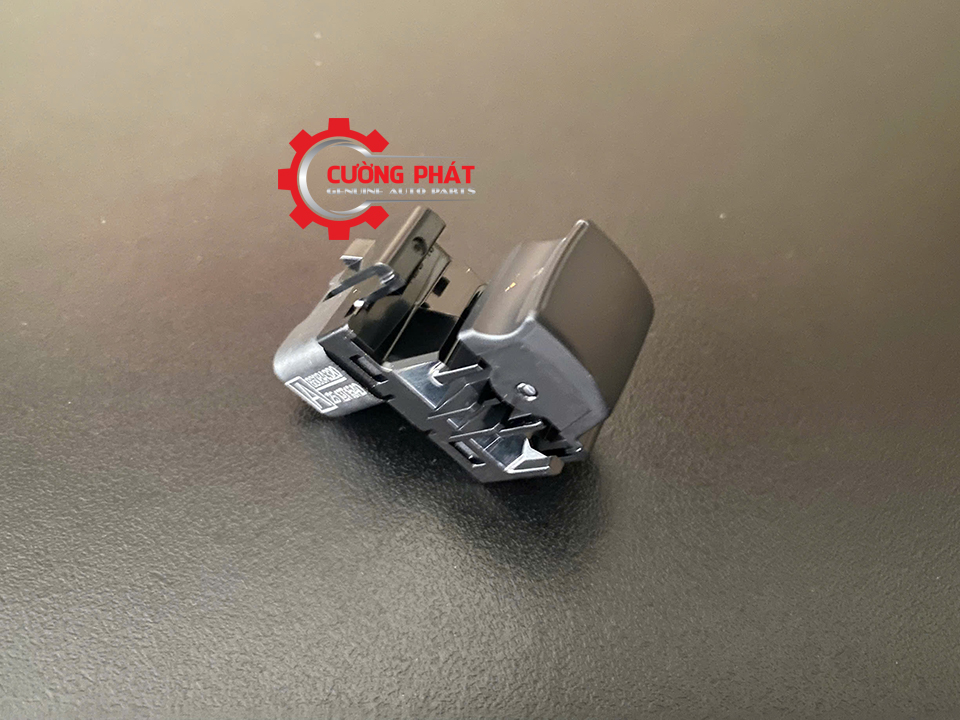 Công tắc lên kính đơn Mitsubishi Xpander 8608A320 chính hãng